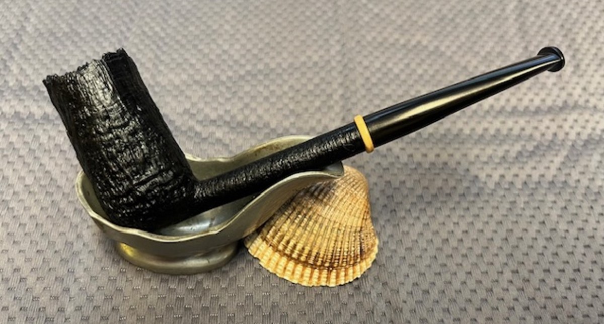 A Dominik Sandblast Plateau Rim Stack with wooden shank band and taper stem | rebornpipes